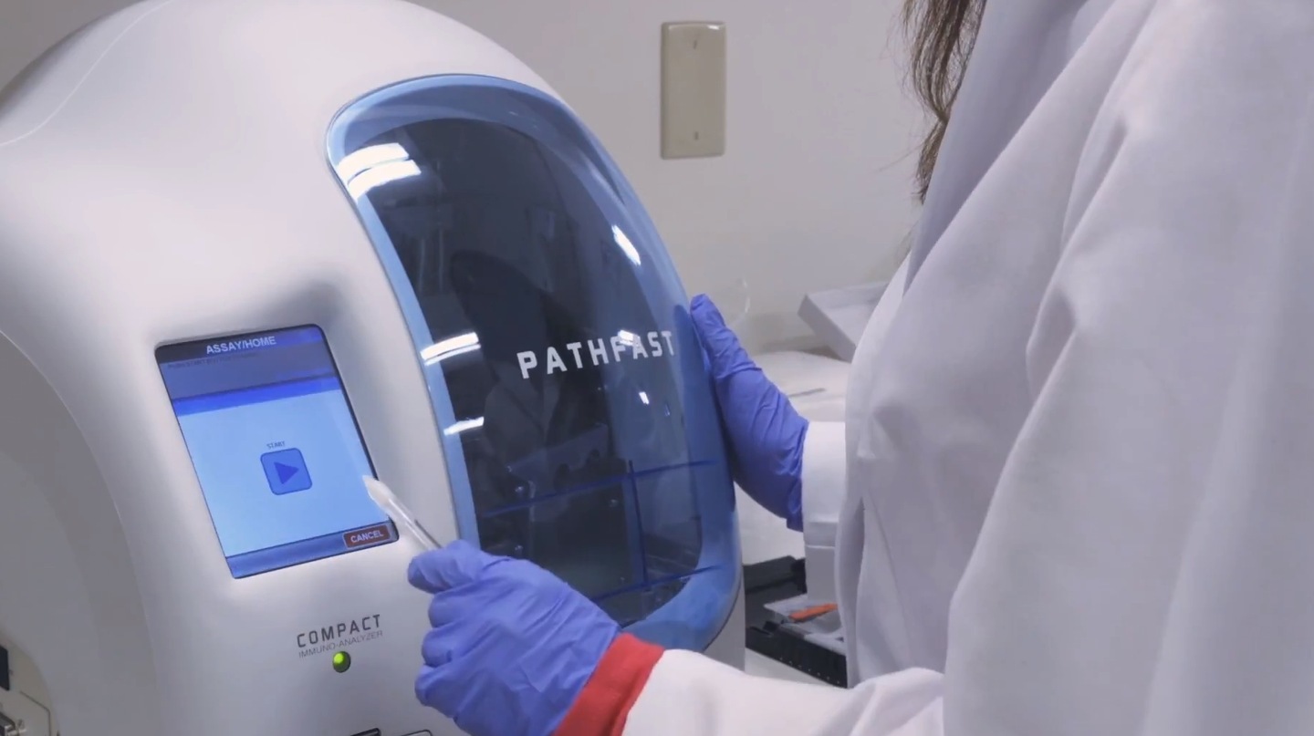 Analyzátor PATHFAST v laboratoři - Presepsin